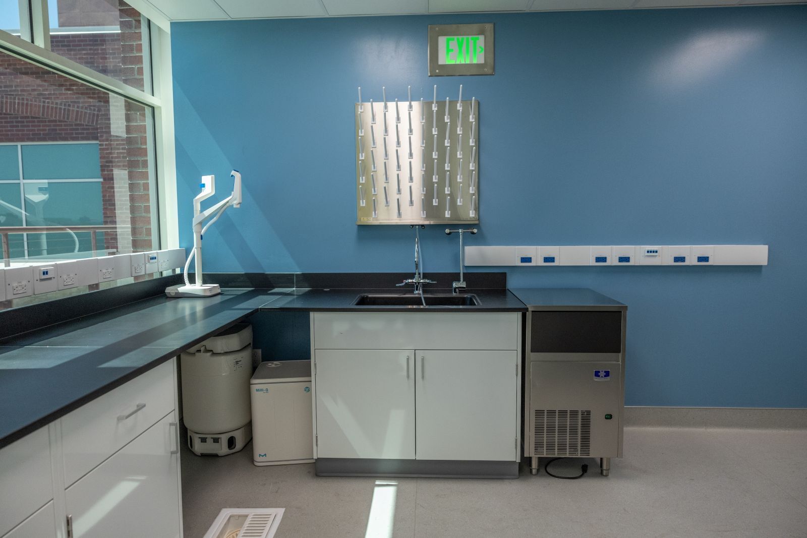 Manufacturing Facility & QC Lab | DPR Construction